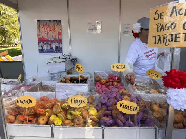 La lluvia no frena a los chulapos y San Isidro llena la Pradera con ...