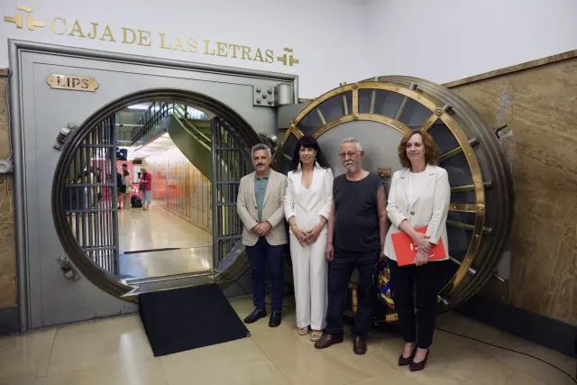 El dibujante y escritor Nazario deja en la Caja de las Letras del ...