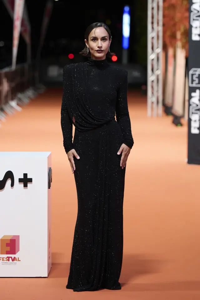 El vestido superajustado de Megan Montaner (que lleva con el maquillaje ...