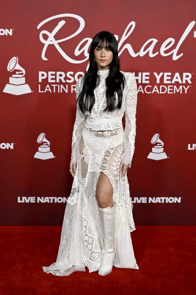 Aitana se apunta a las transparencias ibicencas con un vestido de hace ...