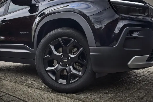 Todo al negro: Jeep suma a su gama Avenger la serie limitada Black Edition