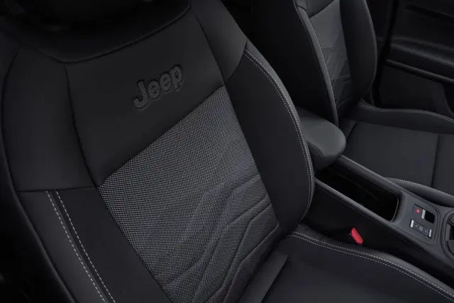 Todo al negro: Jeep suma a su gama Avenger la serie limitada Black Edition