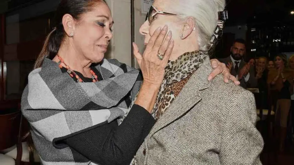 Muere Marcelina Fernández, la modista sevillana que vistió a Jacqueline ...