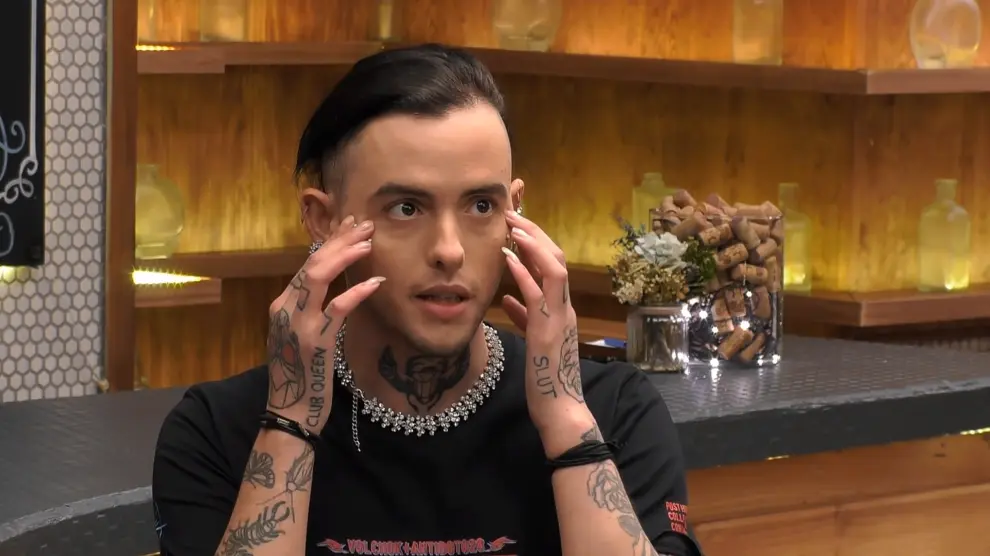 Joe, en 'First Dates': "Llevo en la cara un órgano artificial interno ...