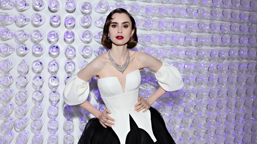 La verdadera historia de amor de Lily Collins y su marido, Charlie McDowell, no se parece nada a ...