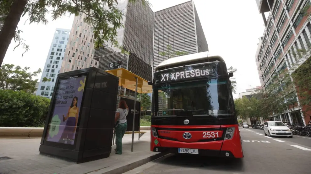 La línea de bus X1 en Barcelona incorpora nuevas paradas para dar ...