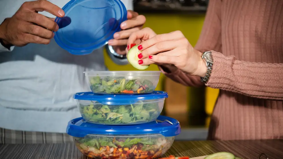 Cinco comidas fresquitas en cinco minutos para llevar en el táper al ...