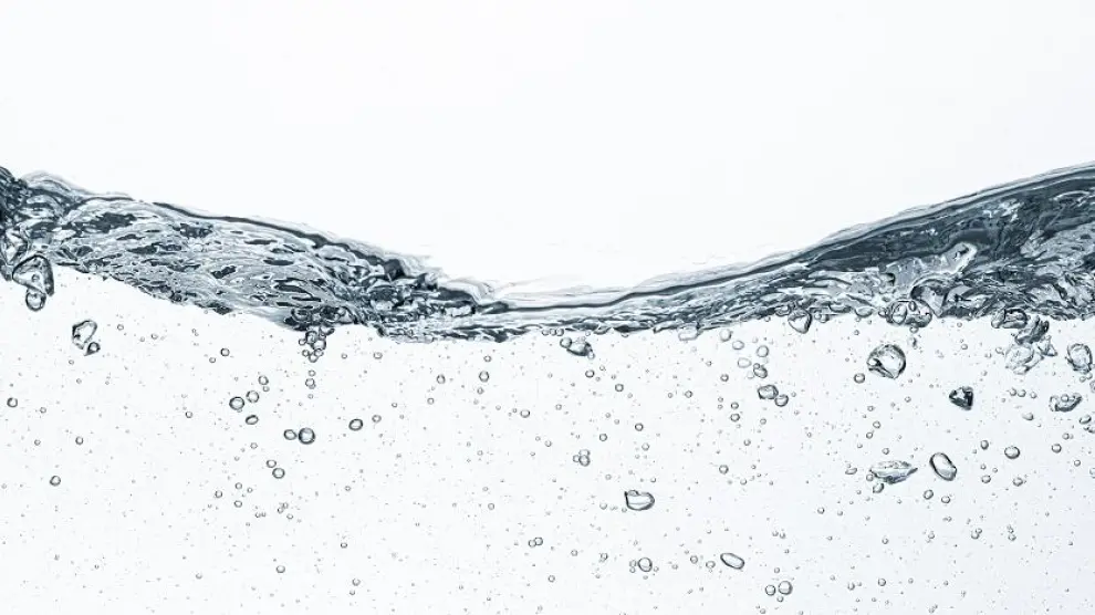 ¿Por qué el agua es transparente?