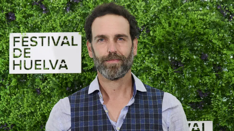 Actor, campeón de esgrima y pintor: así es Ciro, el hermano mayor de ...