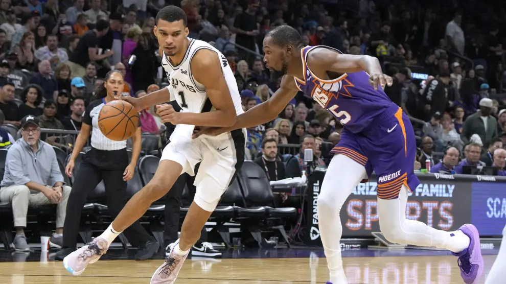 Wembanyama impone su ley en la NBA y logra un registro solo conseguido ...