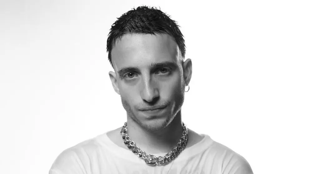 Wos muestra al mundo su distopía íntima con su nuevo álbum