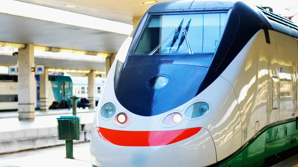 Renfe estrena los talgo Avril y arranca el AVE a Galicia y Asturias