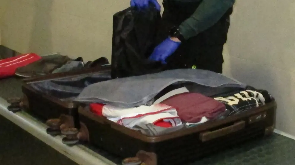 Detenido un hombre con más de cuatro kilos de cocaína en el aeropuerto de Manises