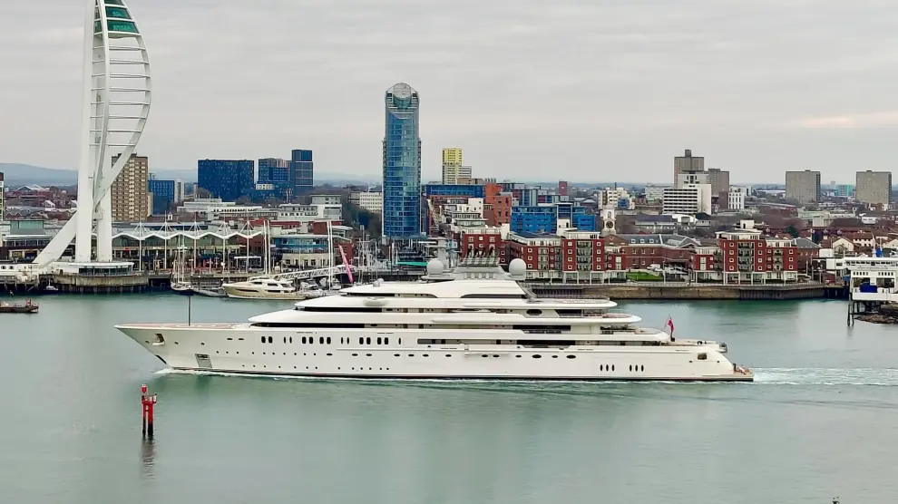 Así es el yate valorado en 450 millones de euros que ha llegado al ...