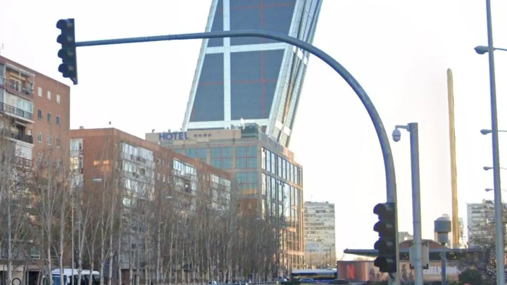 Semáforos de cuatro luces en Madrid: cómo funcionan y qué quiere decir la luz blanca