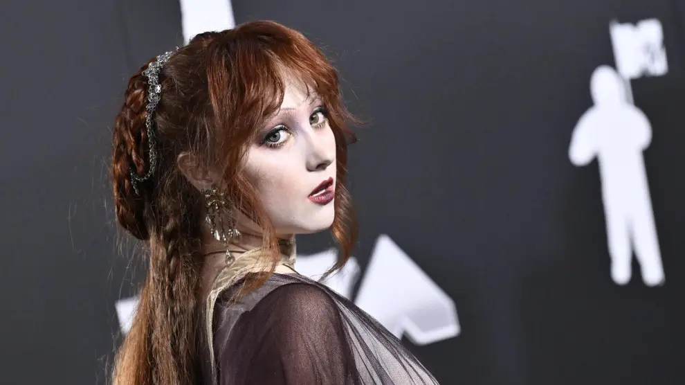 Tenso desencuentro de Chappell Roan con un fotógrafo en la alfombra roja de los MTV VMA ...