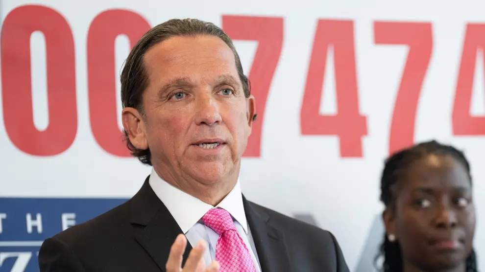 Tony Buzbee, abogado de 120 presuntas víctimas de Puff Diddy, demandado ...