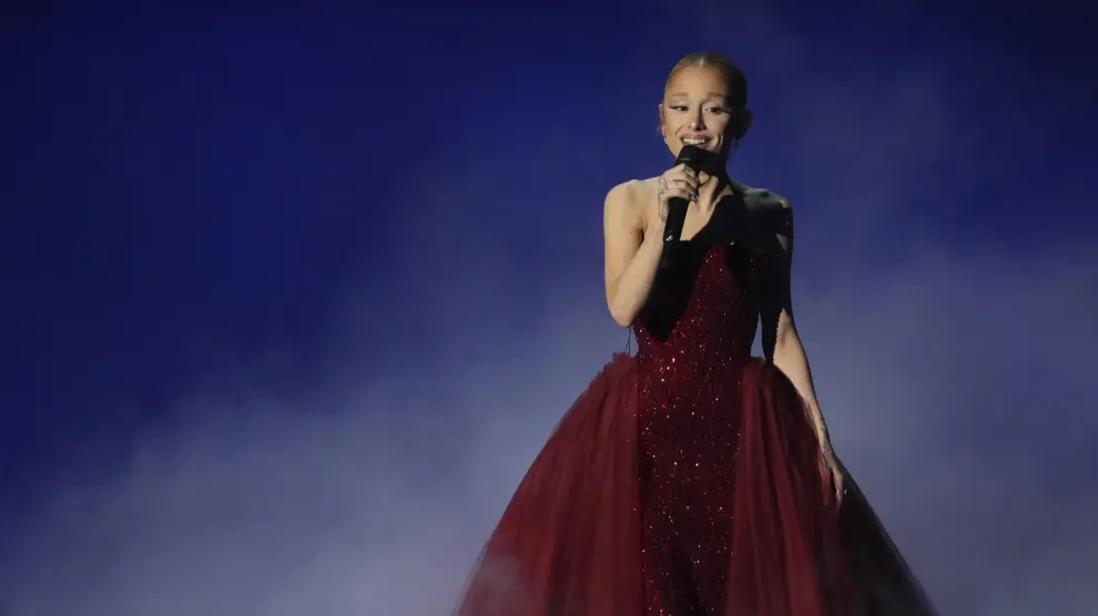 El curioso detalle que nadie vio del vestido de Ariana Grande durante ...