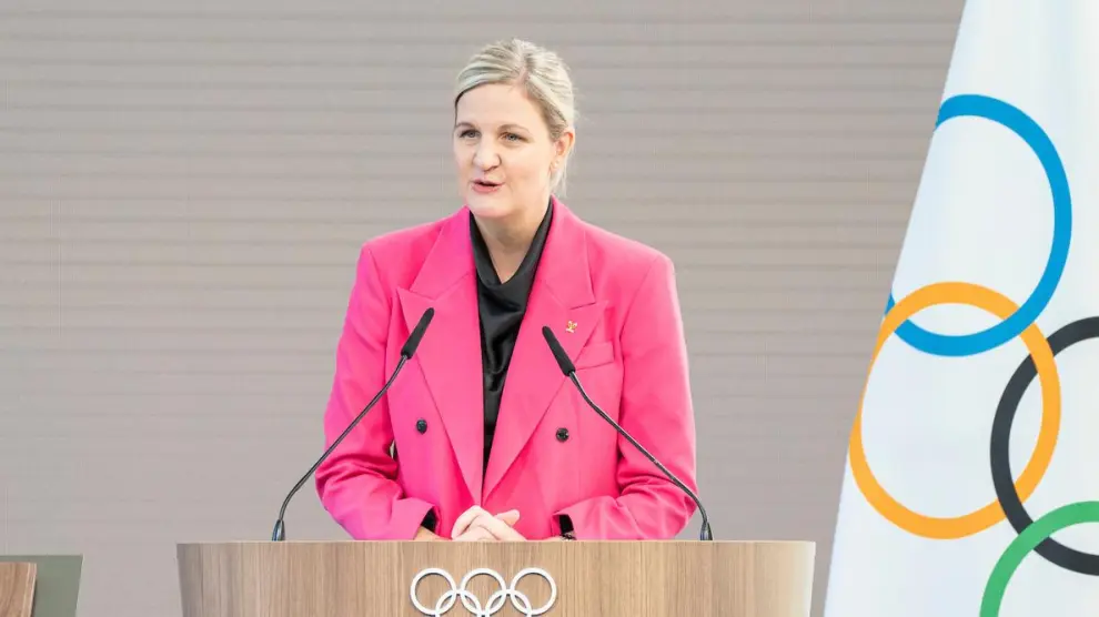 Kirsty Coventry releva formalmente a Thomas Bach: es la primera mujer ...