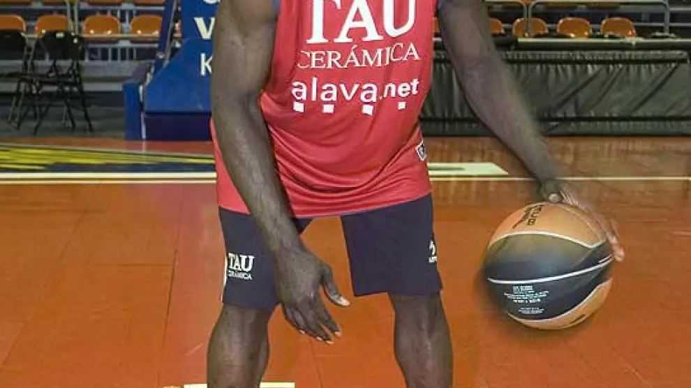 Lou Roe llega al Tau para "ayudar" y está listo para "cambiar su rol"