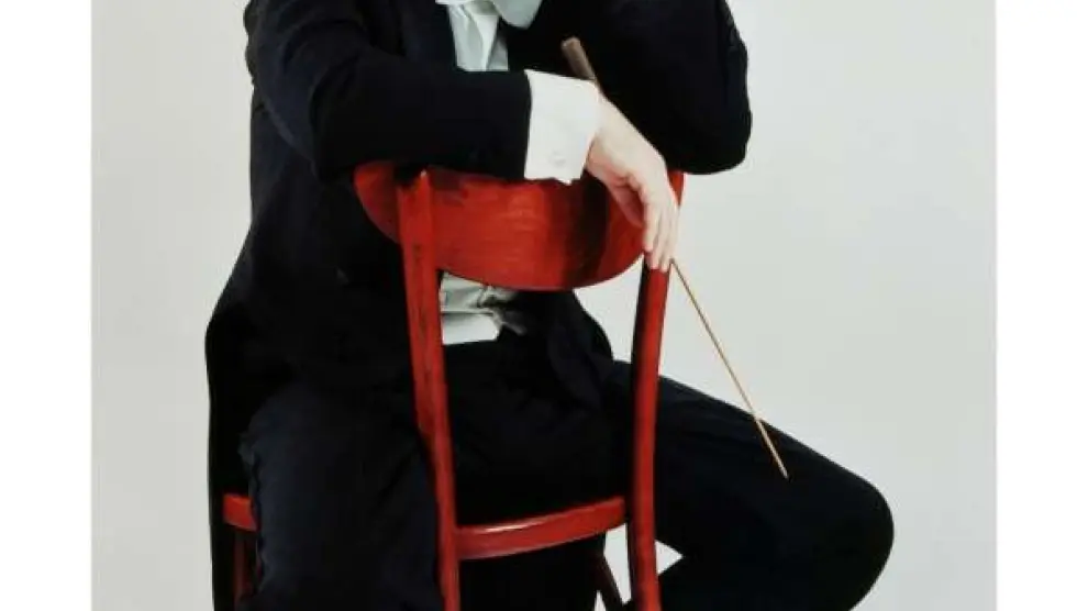 El director inglés James Judd se sube este viernes al podio de la ...