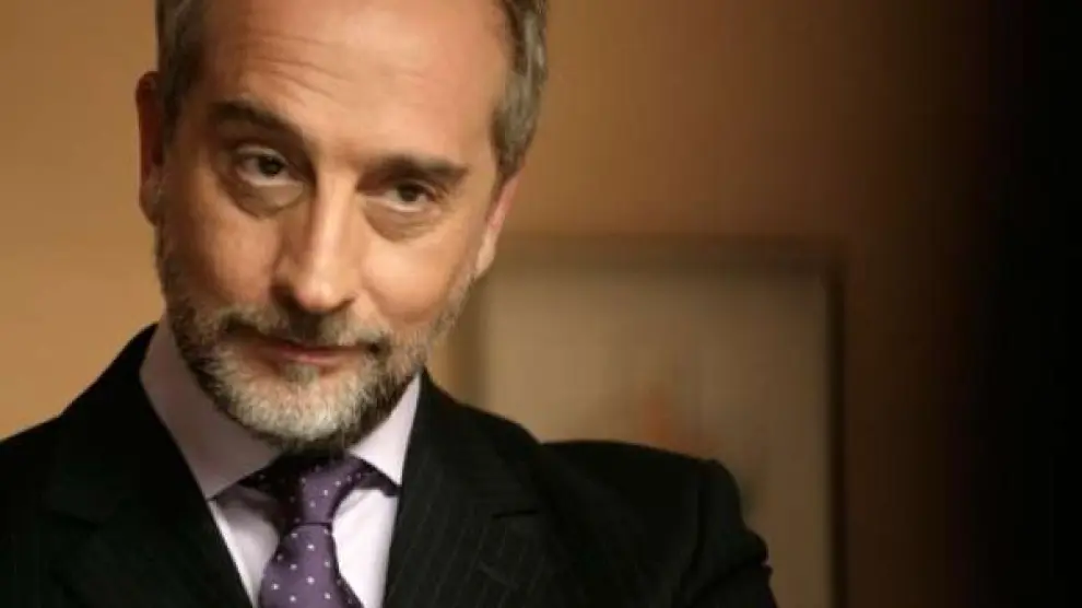 'Doctor Mateo' se refuerza con un cura, un policía y una niñera