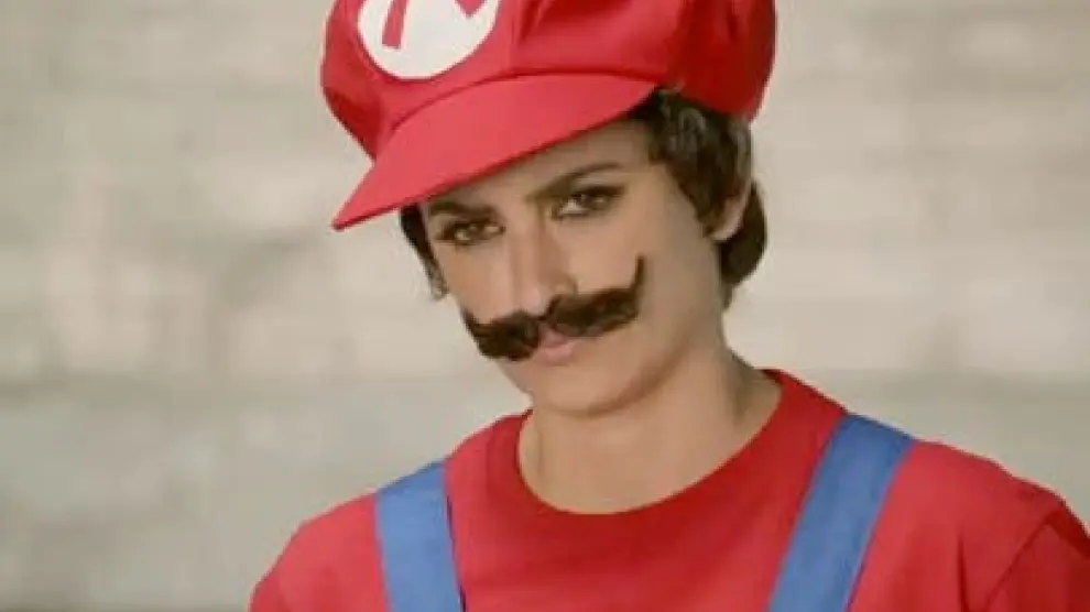 Vídeo: Penélope Cruz se convierte en Mario Bros