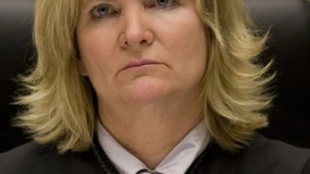 Una jueza condena a un hombre por asesinato y acto seguido oficia su boda