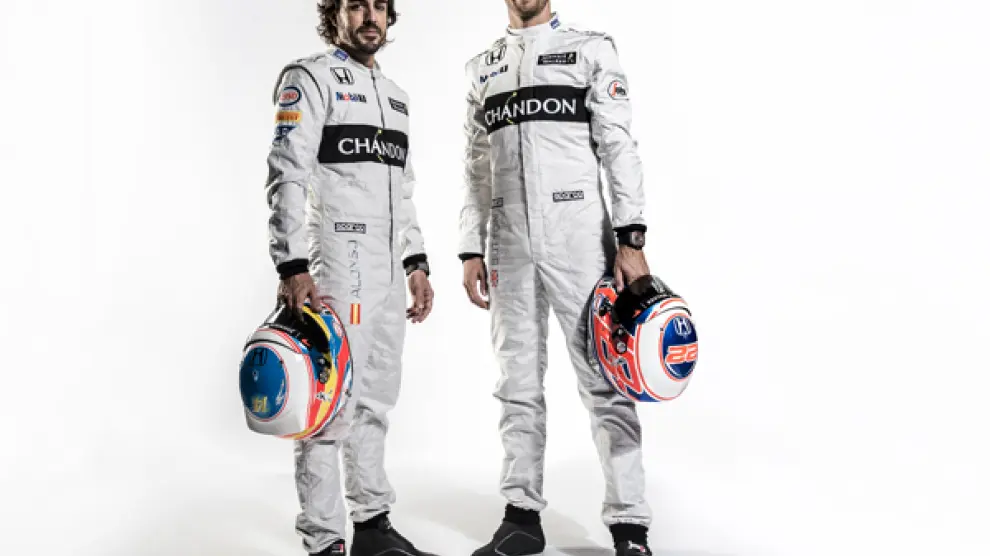 Button, en su autobiografía: "Alonso hará cualquier cosa para ganarte"