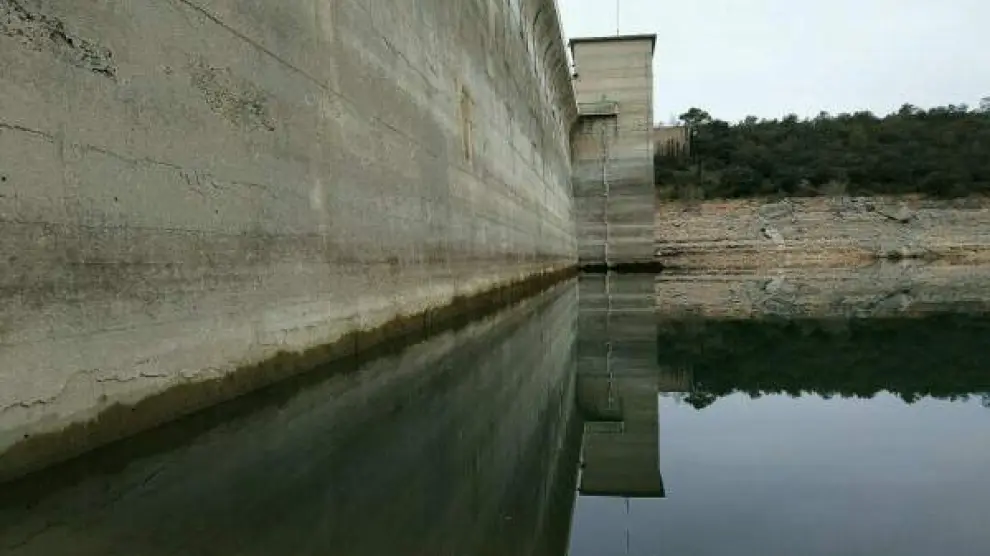 El bajo volumen del embalse de Darnius Boadella permite analizar el ...