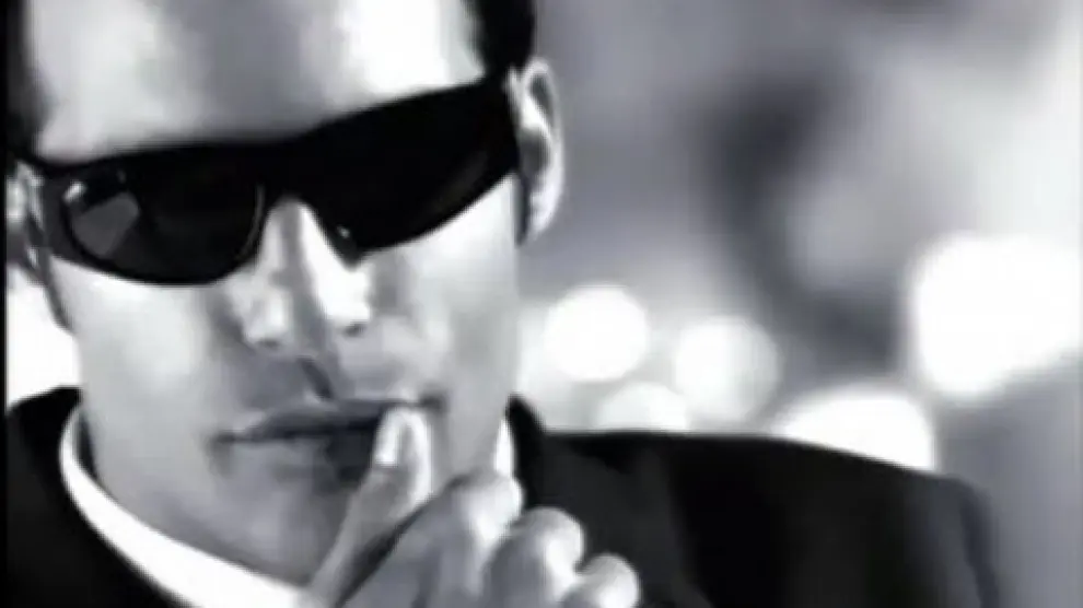 Max Parrish: de ser el chico Martini a azotar culos en pelis de serie B