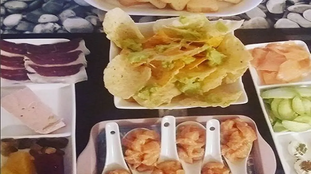 ¿De dónde surge llamar ‘piscolabis’ al aperitivo ofrecido en un evento?