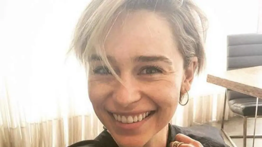Emilia Clarke dice adiós al rubio platino y muestra en Instagram el ...