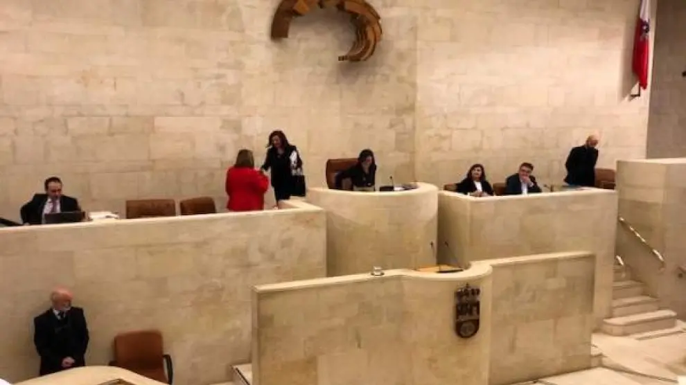 Matilde Ruiz (PRC) sustituye a Bolado en la Mesa y Cortabitarte a ...