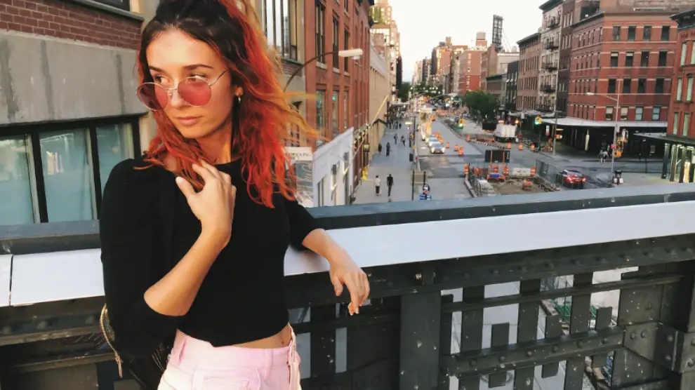 CASOS DE ÉXITO - Alex Fasulo, la escritora 'freelance' que ha ganado ...