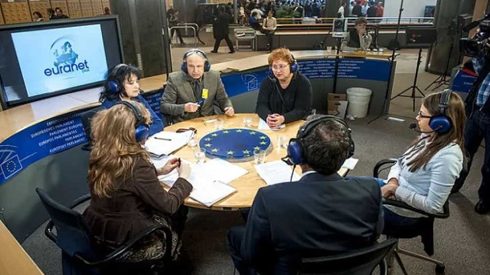 ¿Qué diferencia hay entre un ‘coloquio’ y un ‘debate’?