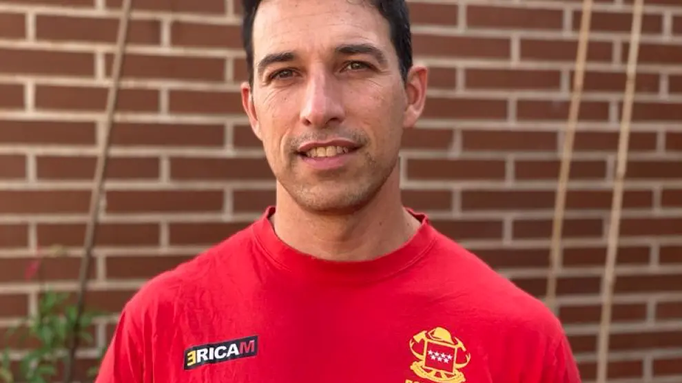 Jorge Roldán, el bombero madrileño premiado por ayudar en catástrofes ...