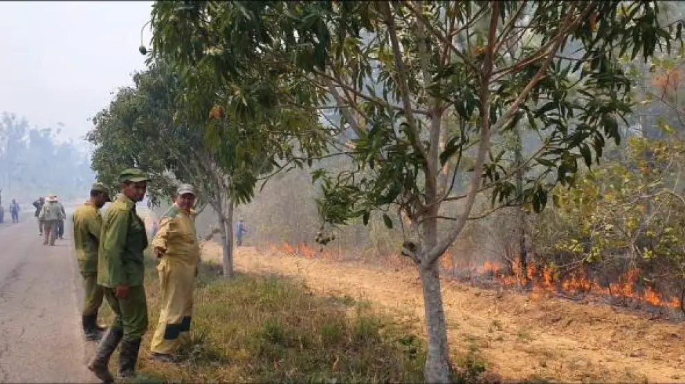 Un gran incendio forestal arrasa ya 1.470 hectáreas en el oeste de Cuba