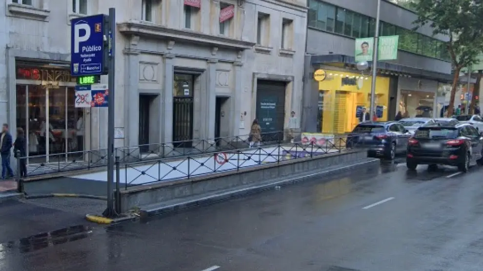 Los aparcamientos de la calle Velázquez se reformarán con puntos de recarga eléctrica