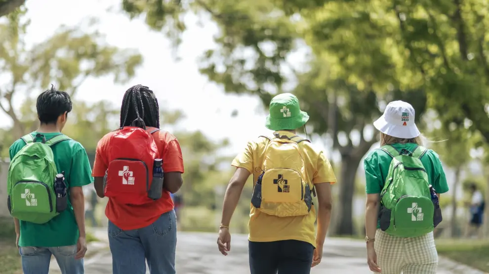 Se hace viral un vídeo que muestra a varios jóvenes 'colándose ...
