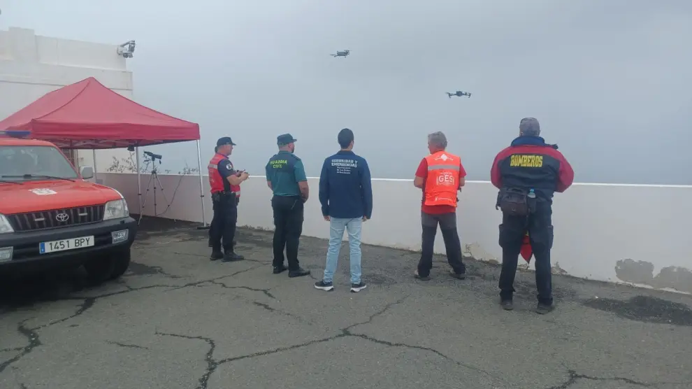 Buscan con drones a los dos menores desaparecidos en Gran Canaria pero sin buzos por el fuerte ...
