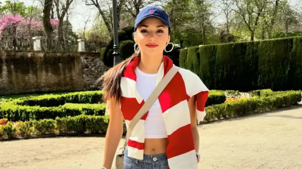 Hande Erçel, de 'Love is in the air', visita Madrid junto a dos amigas ...