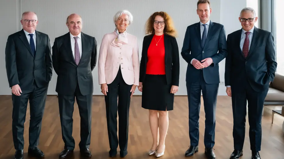 El BCE mantiene los tipos de interés en el 4,5% y alerta de presiones ...