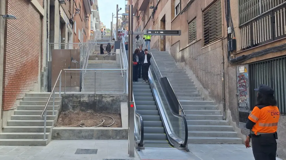 Barcelona estrena los primeros tramos de las escaleras mecánicas ...