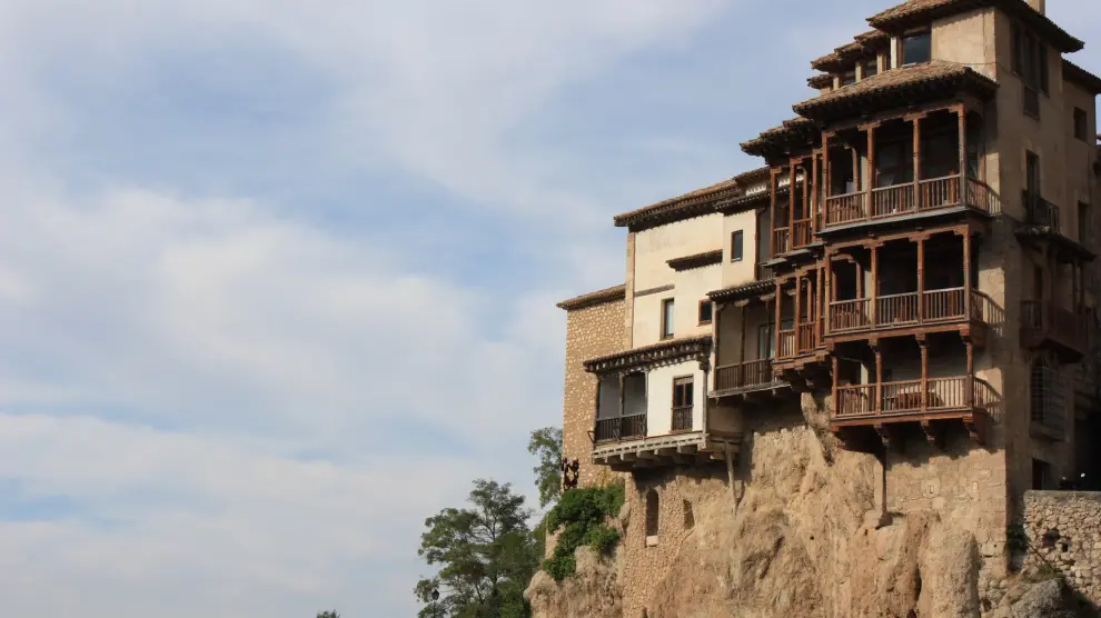 Ocho casas 'colgantes' espectaculares que desafían a la gravedad