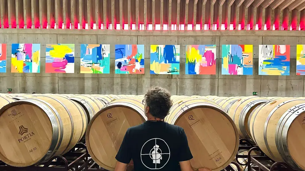 Vino y pintura maridan en una bodega diseñada por Norman Foster, en la ...