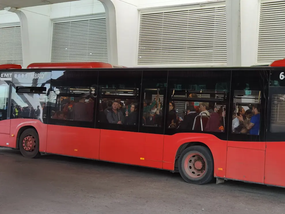 Fotos: Marea solidaria: más de 100.000 voluntarios y 50 autobuses ...