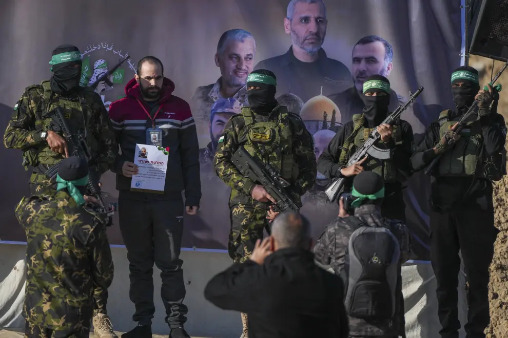 Fotos: Así ha sido la cuarta liberación de rehenes, entre ellos el ...