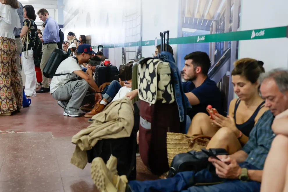 Fotos: El caos y el colapso en las estaciones de tren de Madrid por una incidencia, en imágenes ...