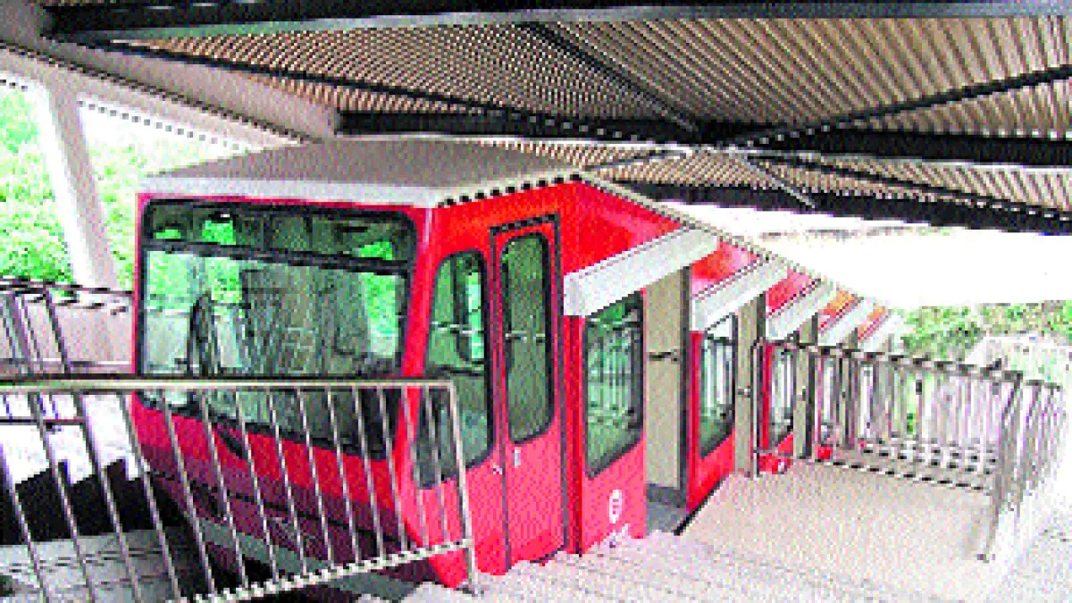 El funicular mejora sus accesos para que ir a Artxanda sea más fácil